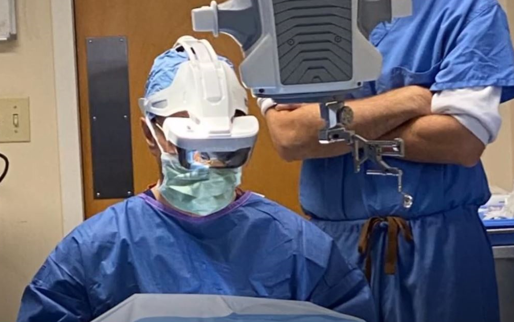 Beyeonics | Dr. Pravin Dugel operating with Beyeonics One System at the ...